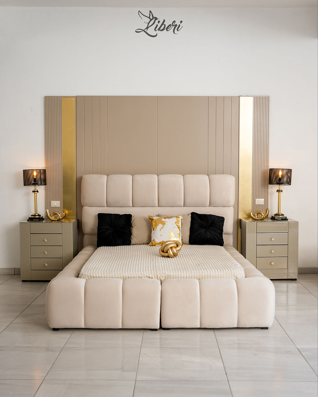 Mampara beige combinada con recámara Raven KS | Liberi Muebles